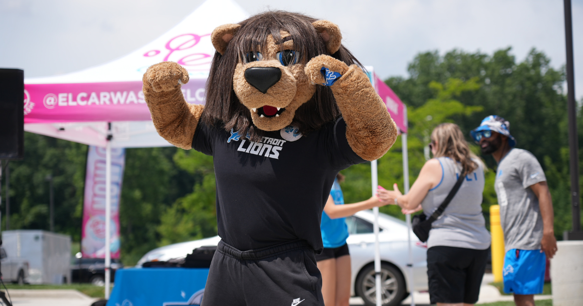 Warren, Michigan Community Rallies Around El Car Wash Grand Opening to ...
